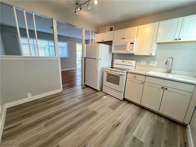 225 S 10th St Unit 3 Off-Campus Housing, Las Vegas, NV