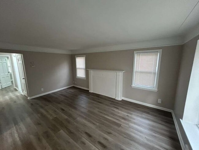 Charming 3 Bedroom Bungalow Off-Campus Housing, Detroit, MI