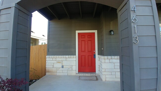 Beautiful, Modern 2B/2.5B Pacesetter Home!... - House Rental in Austin ...