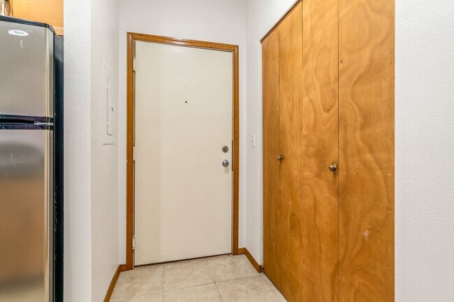 1 Bedroom Apartment Next To Cal Anderson P... Unit 103 - Condo for Rent ...