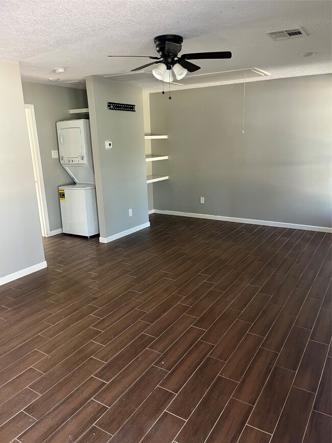 18222 Bonnie Alice Dr Unit A Off-Campus Housing, Montgomery, TX