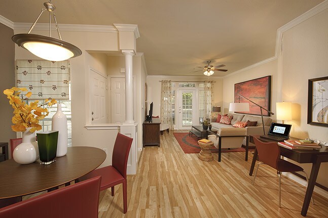 Two Bed Student Apartments for Rent Near Rice University - Off-Campus ...