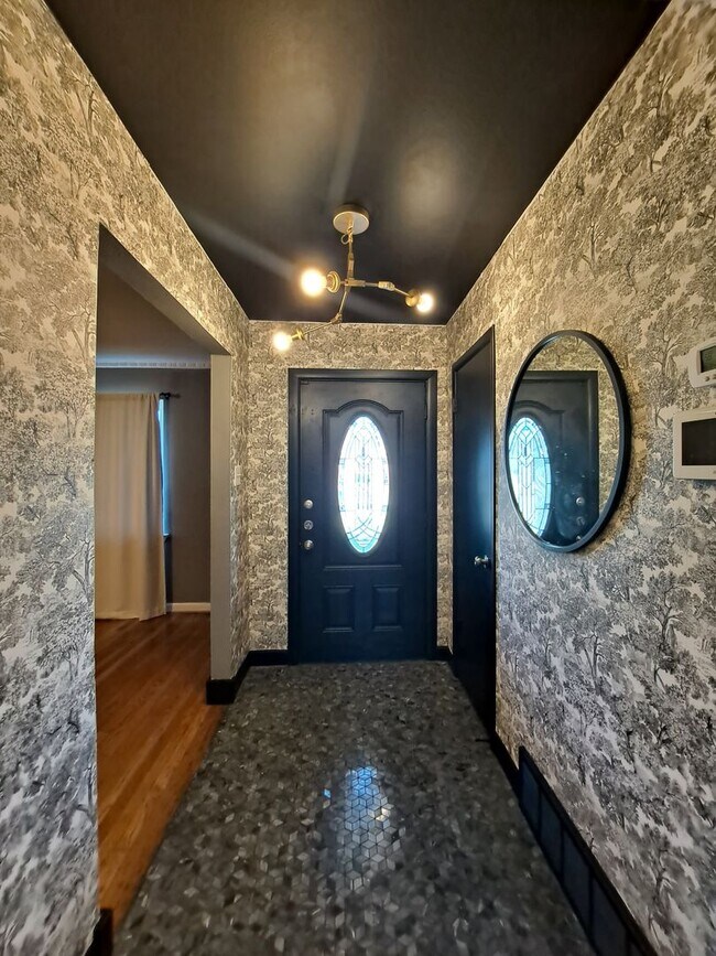 Beautiful 4/2 in Casa View - Ready for Mov... - House Rental in Dallas ...