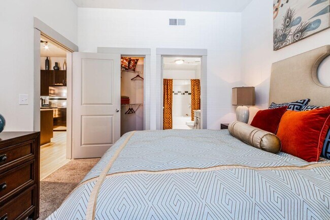 Caroline on Voss Apartments - Houston, TX | ForRent.com