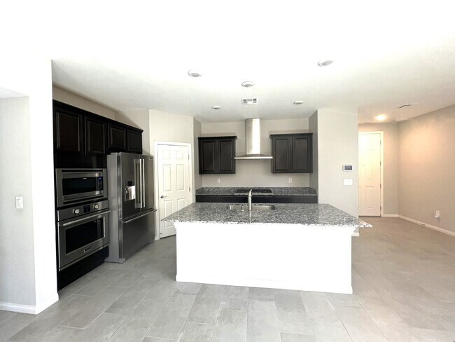 SUPER SINGLE STORY IN GATED COMMUNITY Rental - House Rental in North ...