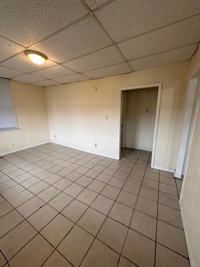 1302 Sabraton Ave Unit Apt 5 Off-Campus Housing, Morgantown, WV