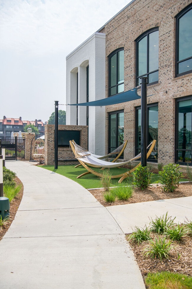 NOVEL University Place by Crescent Communi... Apartments - Charlotte ...