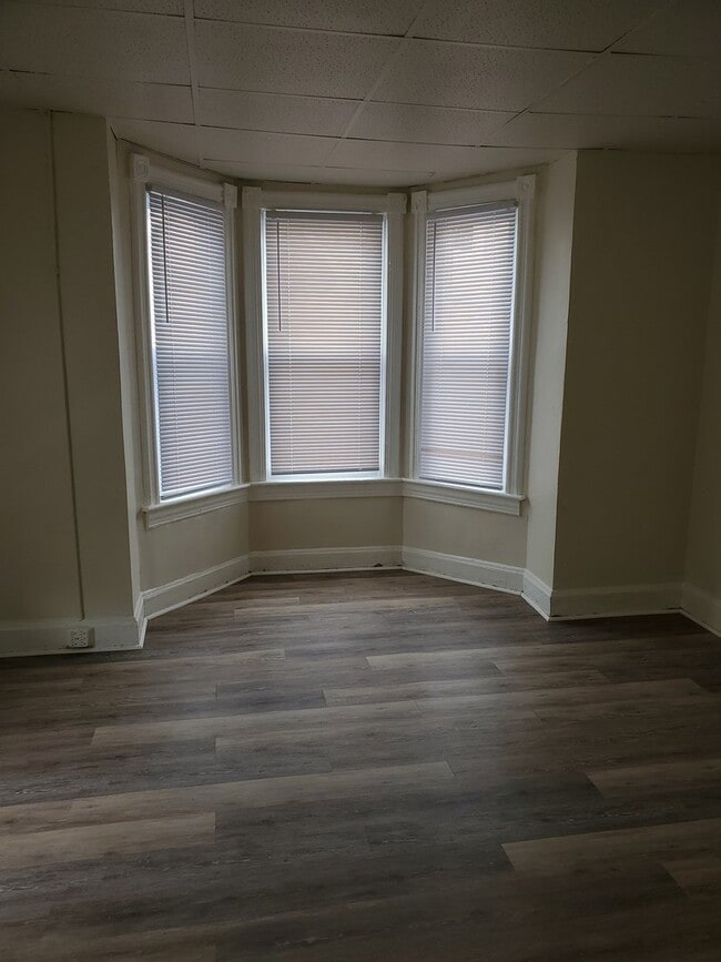 3 bedroom, 1 bath, 2 story half double house - House Rental in ...