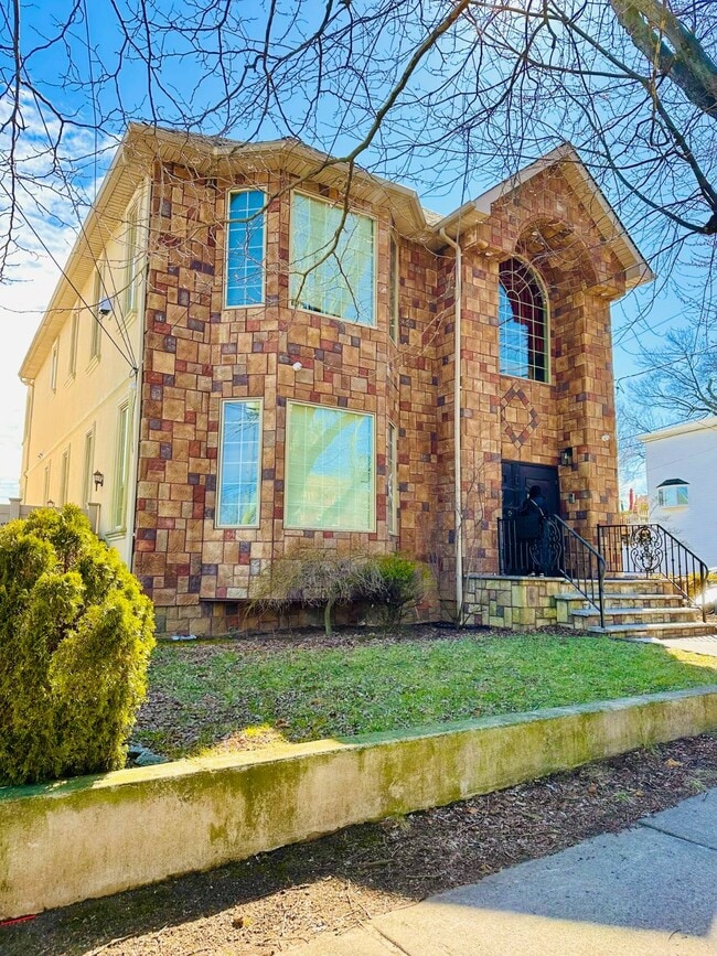 Townhomes for Rent in 10305, Staten Island, NY - 1 Townhouses | ForRent.com