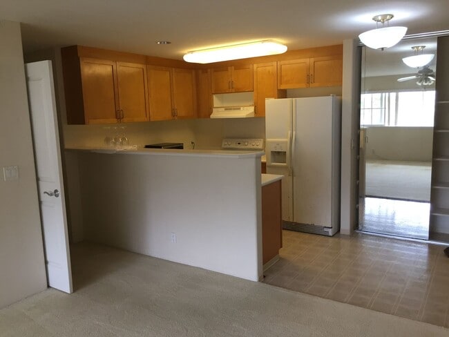 Small Dog Friendly Hawaii Kai Condo Off-Campus Housing, Honolulu, HI