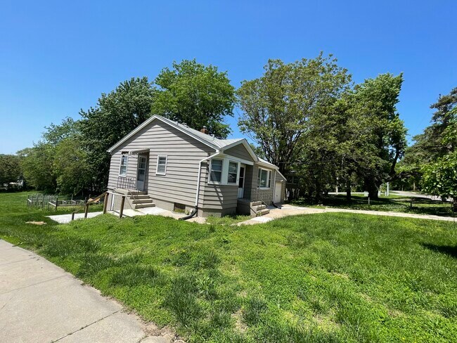 918 Bellevue Blvd N - House Rental in Bellevue, NE | ForRent.com