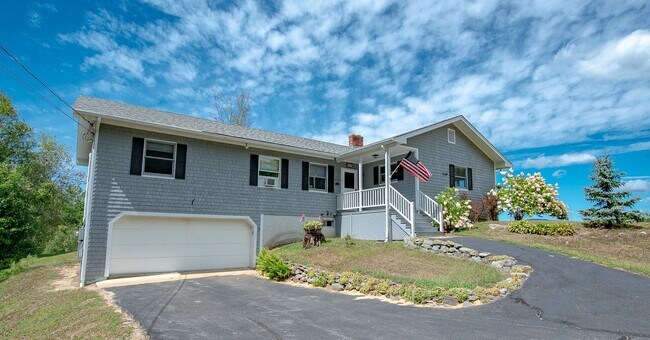2371 New Hampshire Rte 175 - House Rental in Thornton, NH | ForRent.com