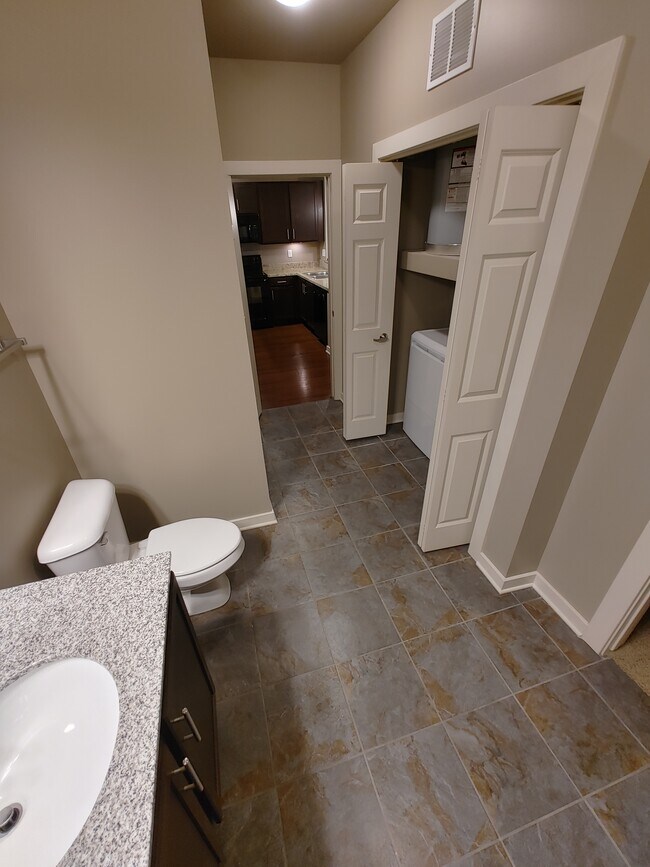 Shadow Lake Square Apartments | Creighton University | Off-Campus ...