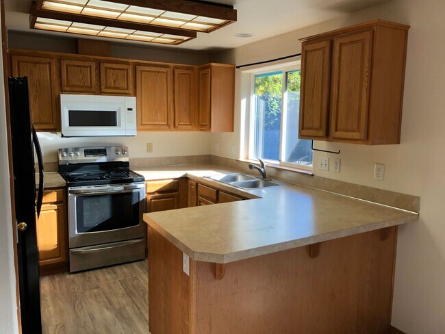 3Bd/2Ba Single Story House- Available to v... - House Rental in Salem ...