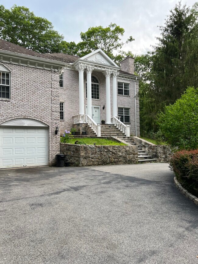 18 W Haviland Ln House - House Rental in Stamford, CT | ForRent.com