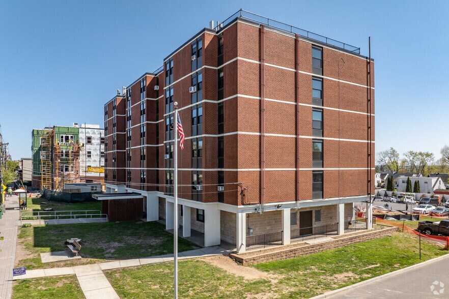 Olsen Towers | Fords, NJ | ForRent.com