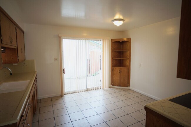 Cute Apartment in East Bakerfield - House Rental in Bakersfield, CA ...