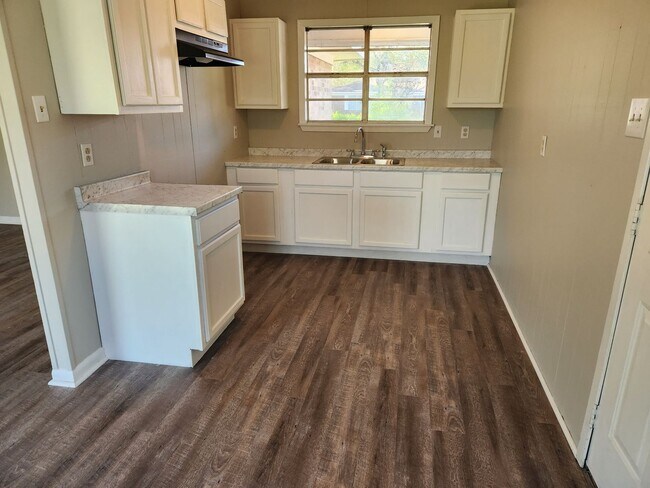 3 Bed 1.5 Bath house with large yard. - House Rental in Alexandria, LA ...