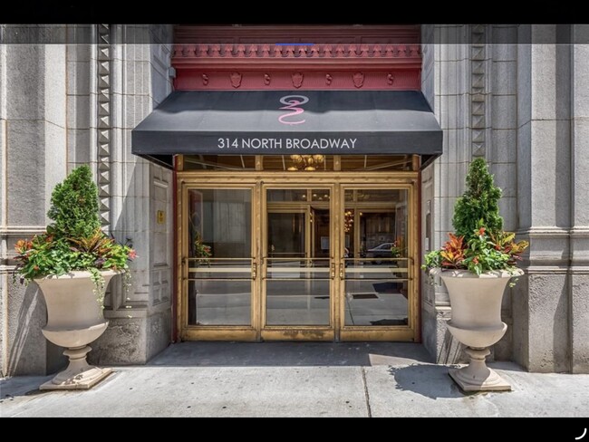 Off-Campus Housing & Apartments with a Dog Park in Webster Groves, MO ...