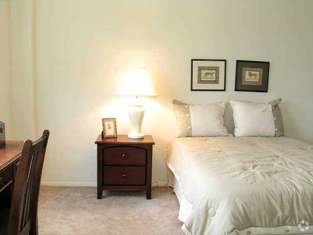 Parkway Plaza Apartments | Penn State University | Off-Campus Housing ...