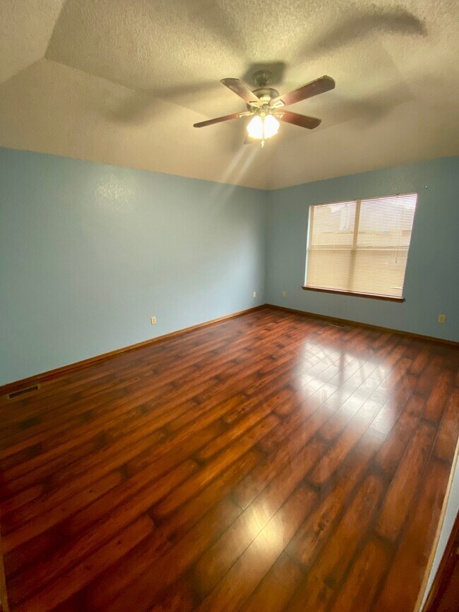 Storm Shelter! 3 bed 2 bath 2 car garage h... Rental - House Rental in ...
