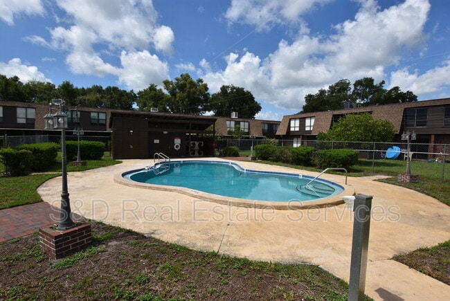 1836 N Crystal Lake Dr Off-Campus Housing, Lakeland, FL