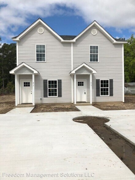 215 Blackwell Cir | Darlington, SC | Starting at $1,000 | ForRent.com