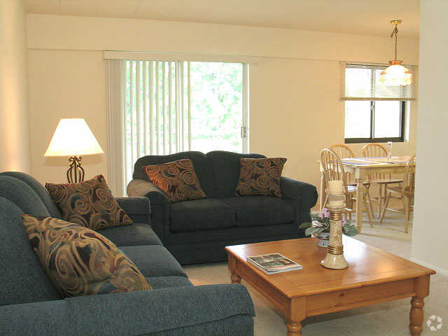 Parkway Plaza Apartments | Penn State University | Off-Campus Housing ...