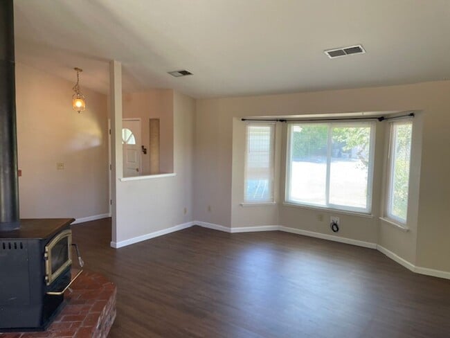 Quail Ridge Subdivision 3 Bedroom Home - House Rental in Redding, CA ...