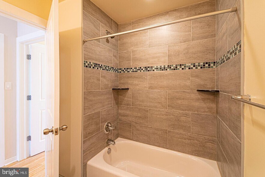 1258 S 20th St Unit UNIT B - Apartment for Rent | Philadelphia, PA ...