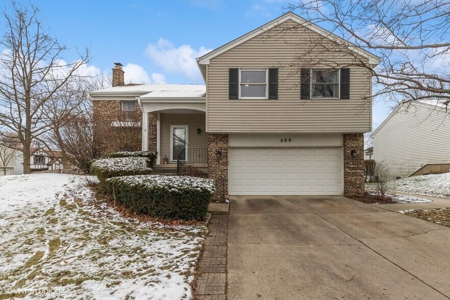 209 April Ave - House for Rent in Vernon Hills, IL | ForRent.com