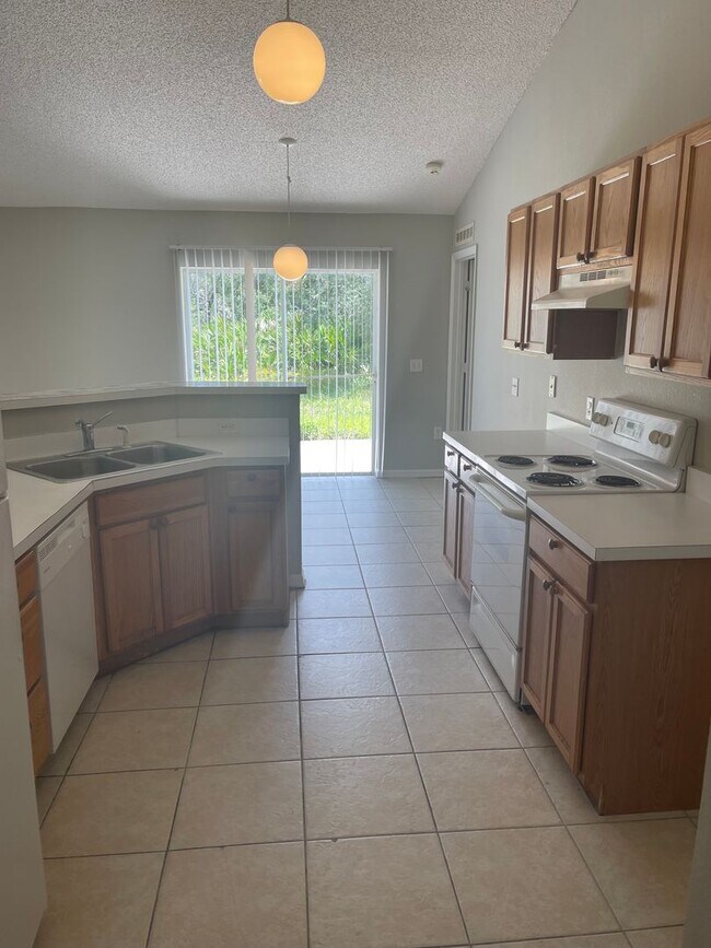 Charming 4 Bed, 2 Bath Home with Open Kitc... - House Rental in ...