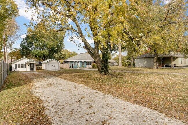 1515 N Oak Grove Ave - House Rental in Springfield, MO | ForRent.com