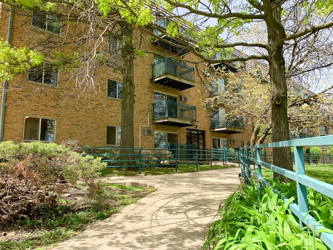 Sunset Lake Apartments - Justice, IL | ForRent.com