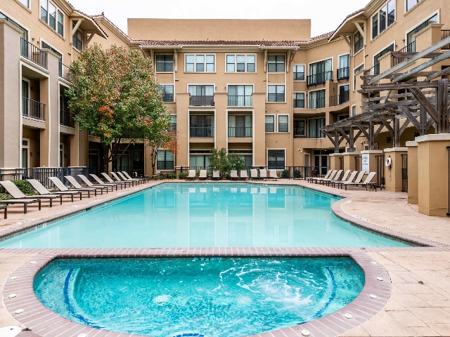 Centre Suites I Apartments Off-Campus Housing, Lubbock, TX