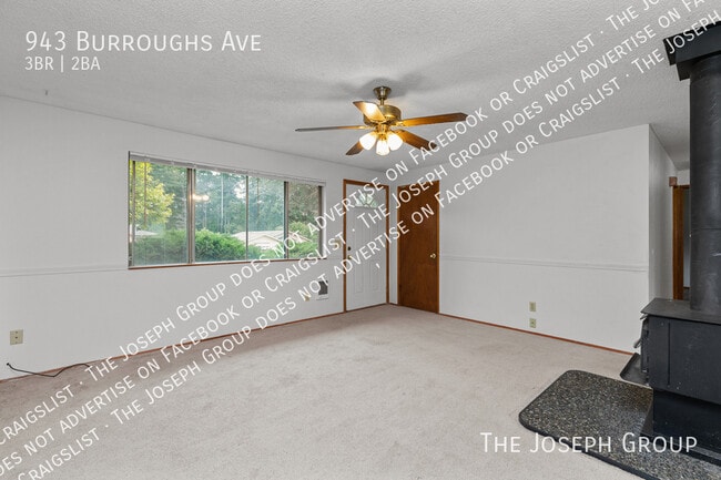 943 Burroughs Ave Off-Campus Housing, Oak Harbor, WA