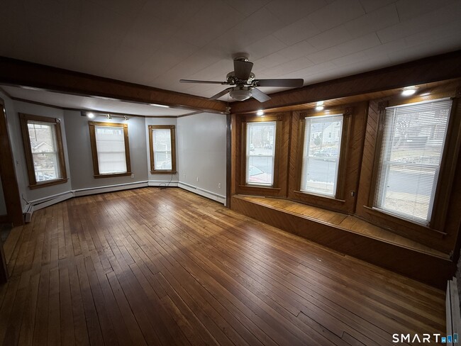 113 Trowbridge Pl Off-Campus Housing, Naugatuck, CT