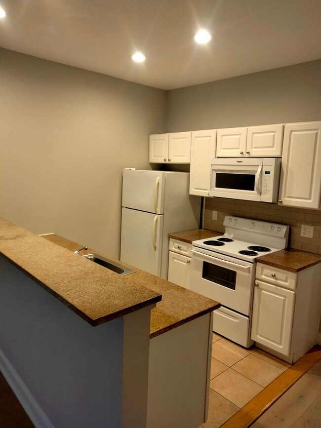 22 Imlay St Unit B Off-Campus Housing, Hartford, CT