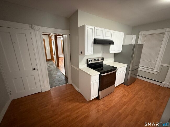 113 Trowbridge Pl Off-Campus Housing, Naugatuck, CT