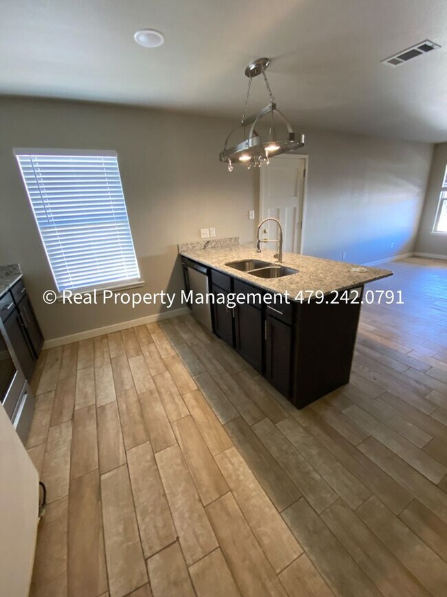 MOVE IN SPECIAL! HALF OFF MOVE IN RENT! 2 ... - House Rental in Fort ...