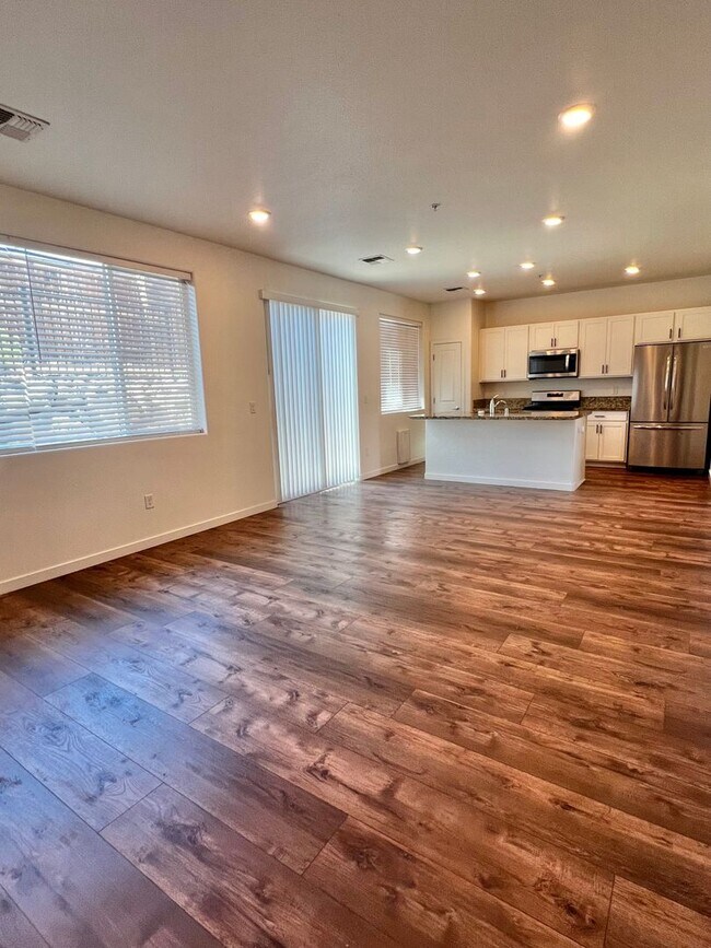 4706 Black Falcon Way - Stunning Sun Valle... Townhome - Townhome ...