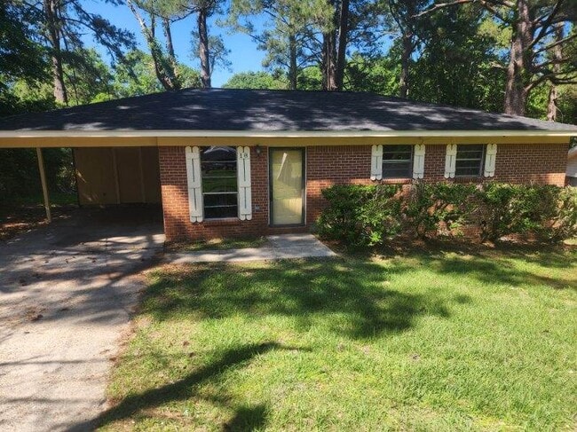 18 Chickasaw St House - House Rental in Laurel, MS | ForRent.com