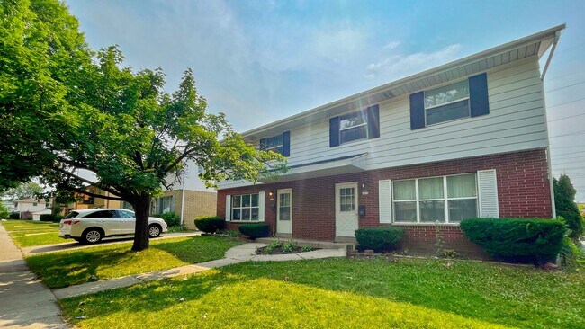 6451 N 73rd St Apartment - Milwaukee, WI | ForRent.com