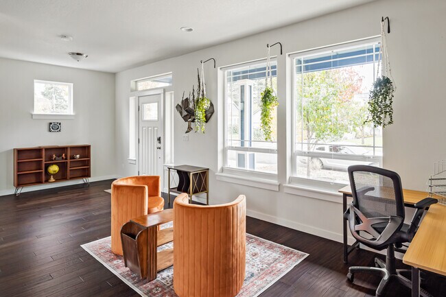 4919 SE 79th Ave Off-Campus Housing, Portland, OR