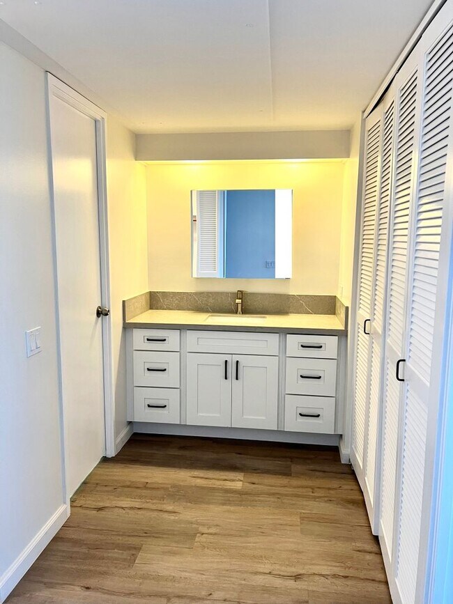 Harbor Square in Downtown Honolulu - Renov... Condo Unit 2507 - Condo ...