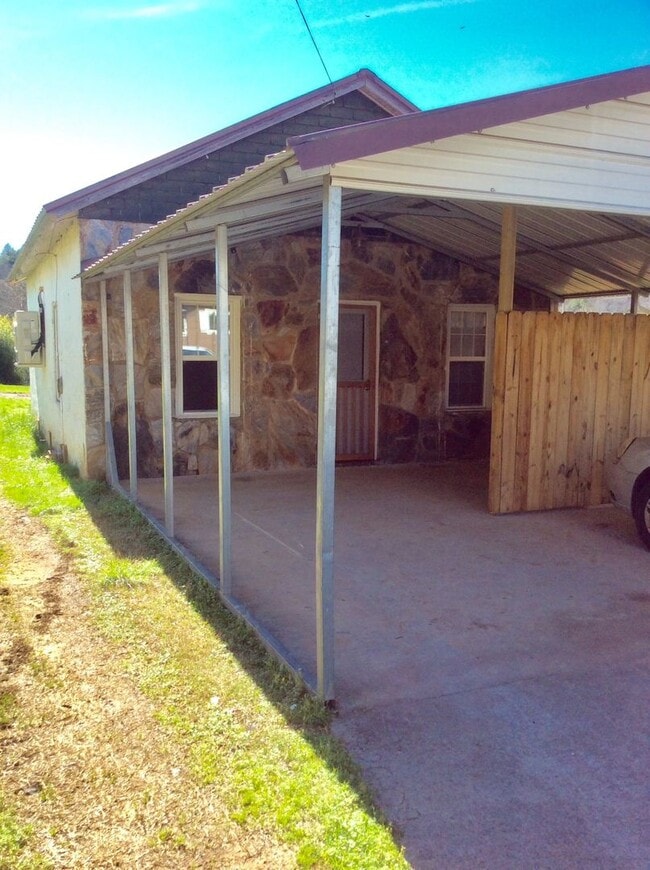 16 Wells St Off-Campus Housing, Murphy, NC