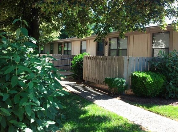 Heathmoore - Evansville Apartments - Evansville, IN | ForRent.com