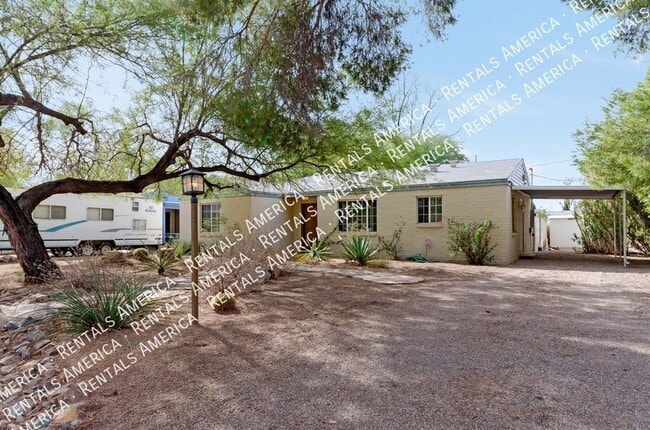 Mid-century charmer near University of Ari... - House Rental in Tucson ...