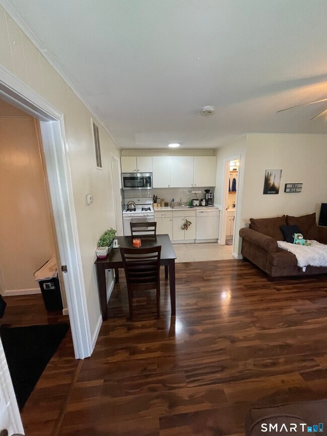 97 Alexander Dr Off-Campus Housing, Bridgeport, CT