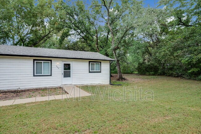 420 W Mahoney Dr Off-Campus Housing, Derby, KS